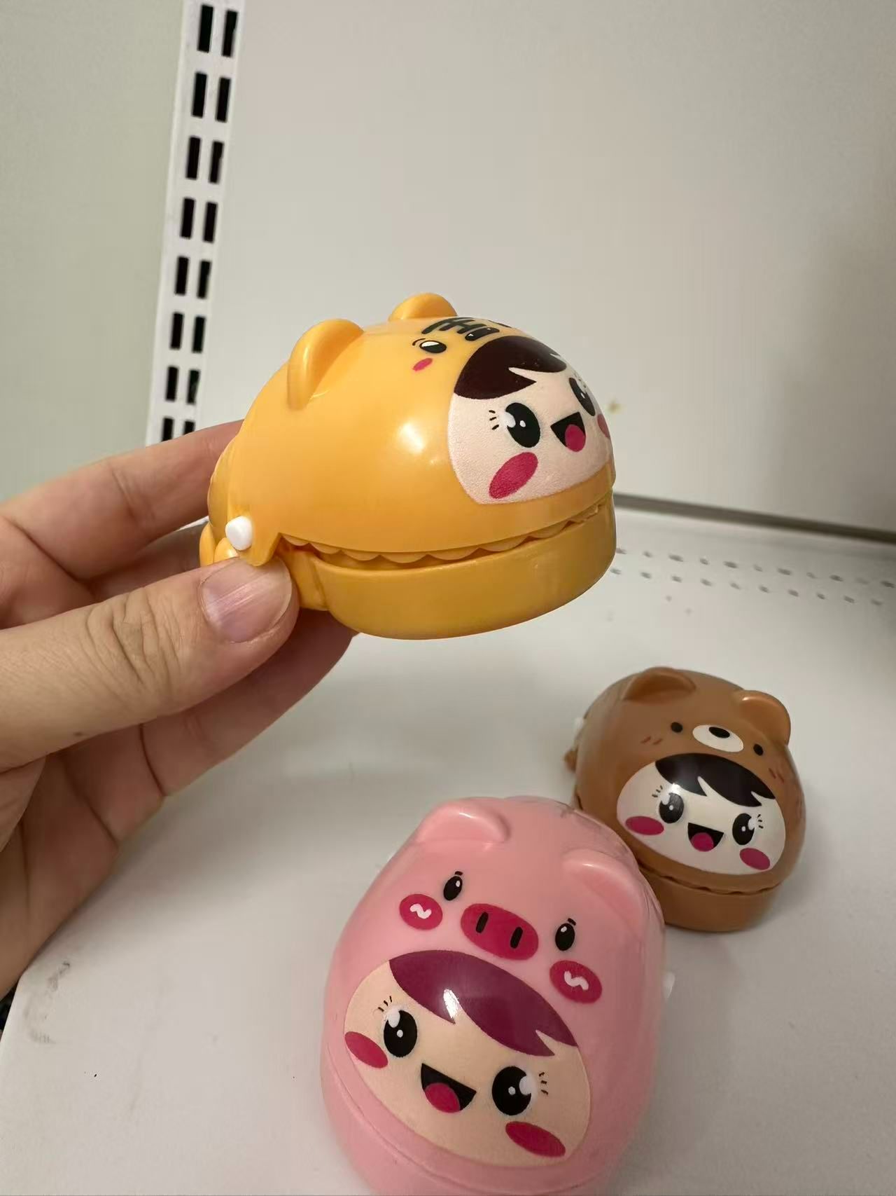 Hand-Biting Animal Toy,Small (Size) Display box | Bestsuppliers.com