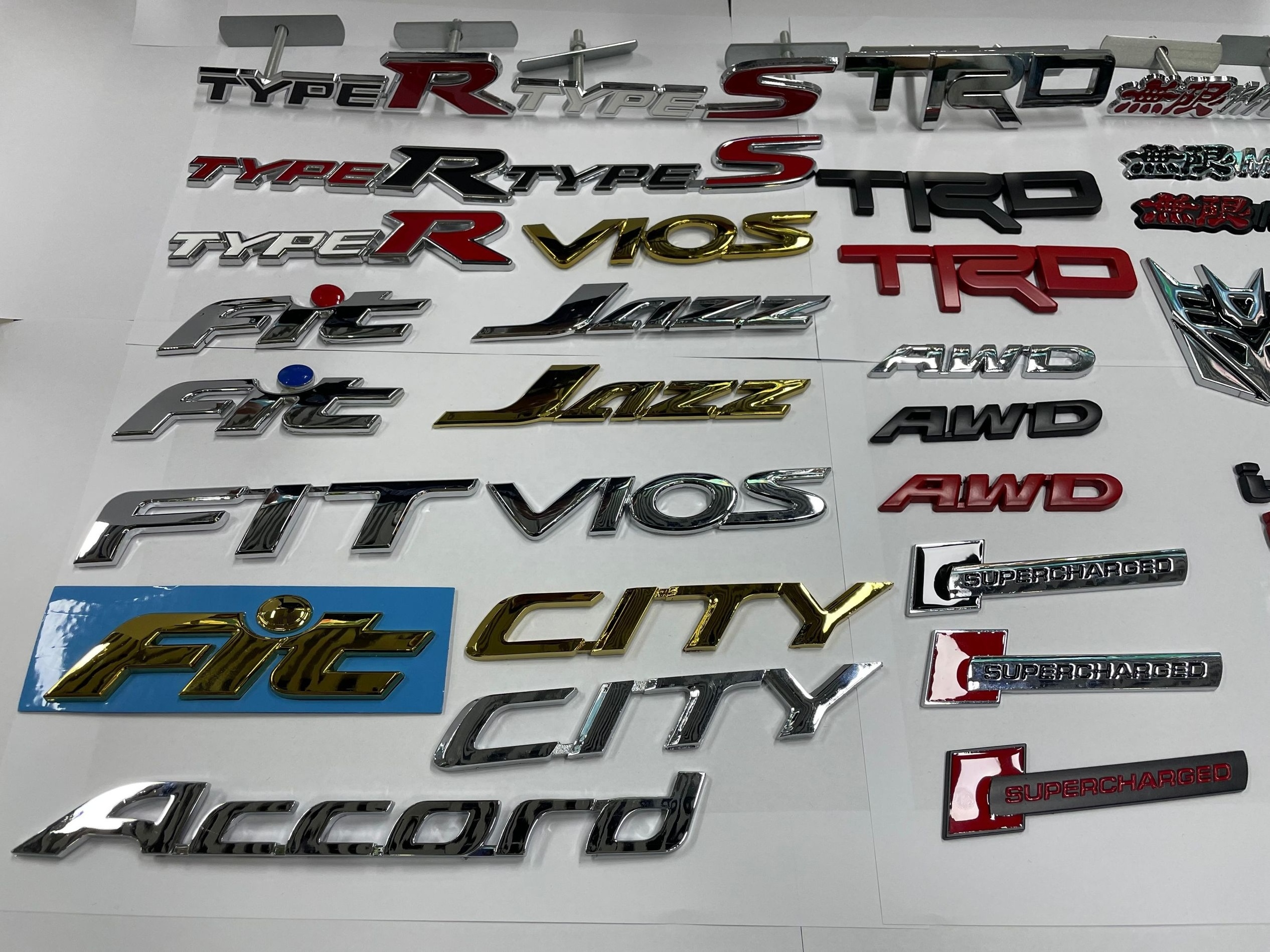 Custom 3D Metal ABS Plastic Chrome logo Letter Wholesale Car Badge ...