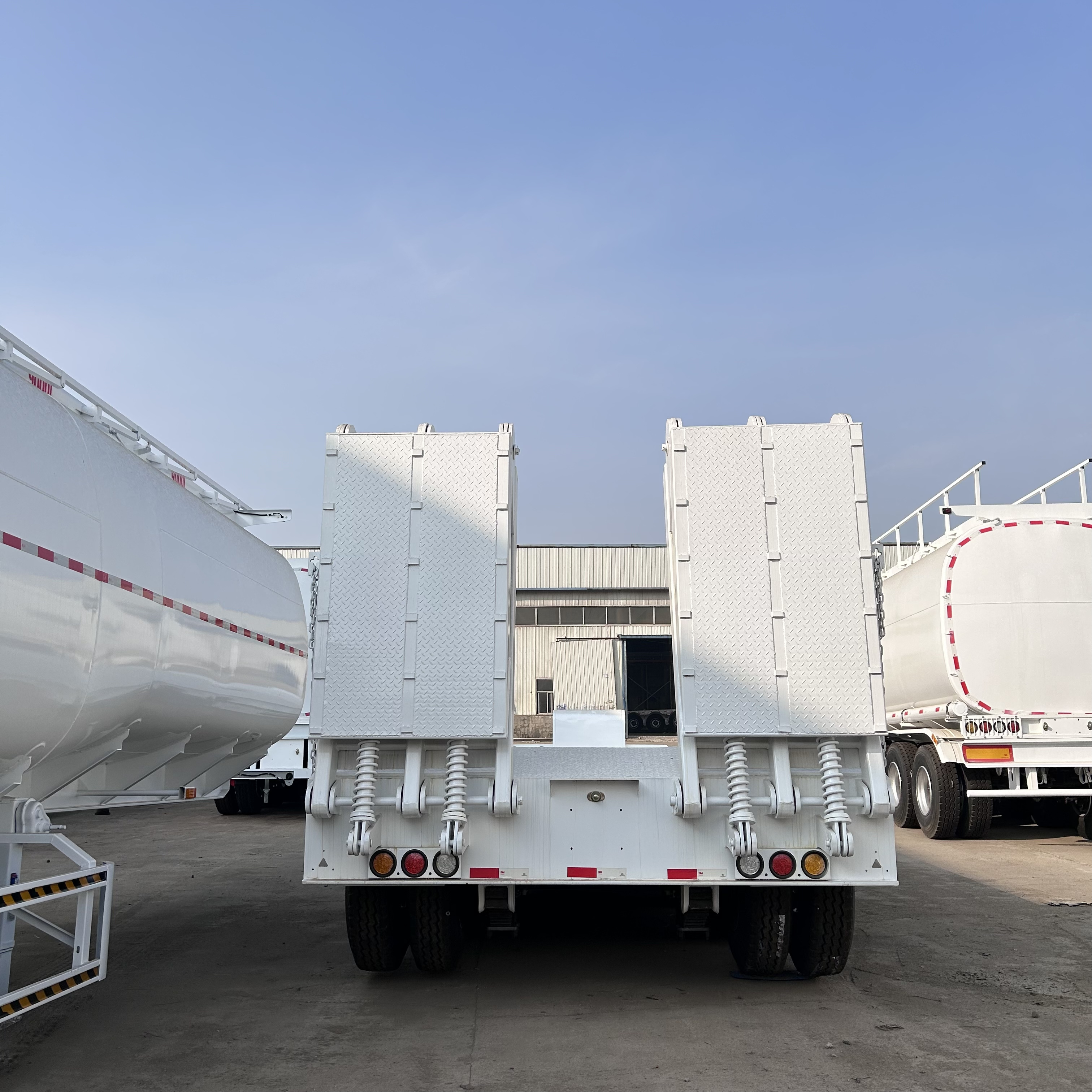 3 Axles 60 Tonnes 80t 100 Tons Low Loader Heavy Duty Excavator ...