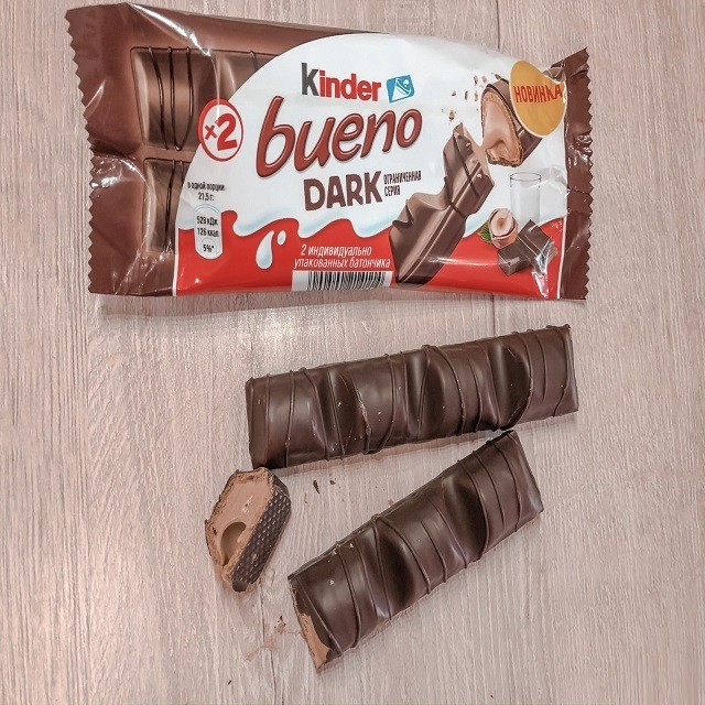 Kinder Bueno White Bars, Box of 30 White Chocolate, Hazelnut & Wafer ...