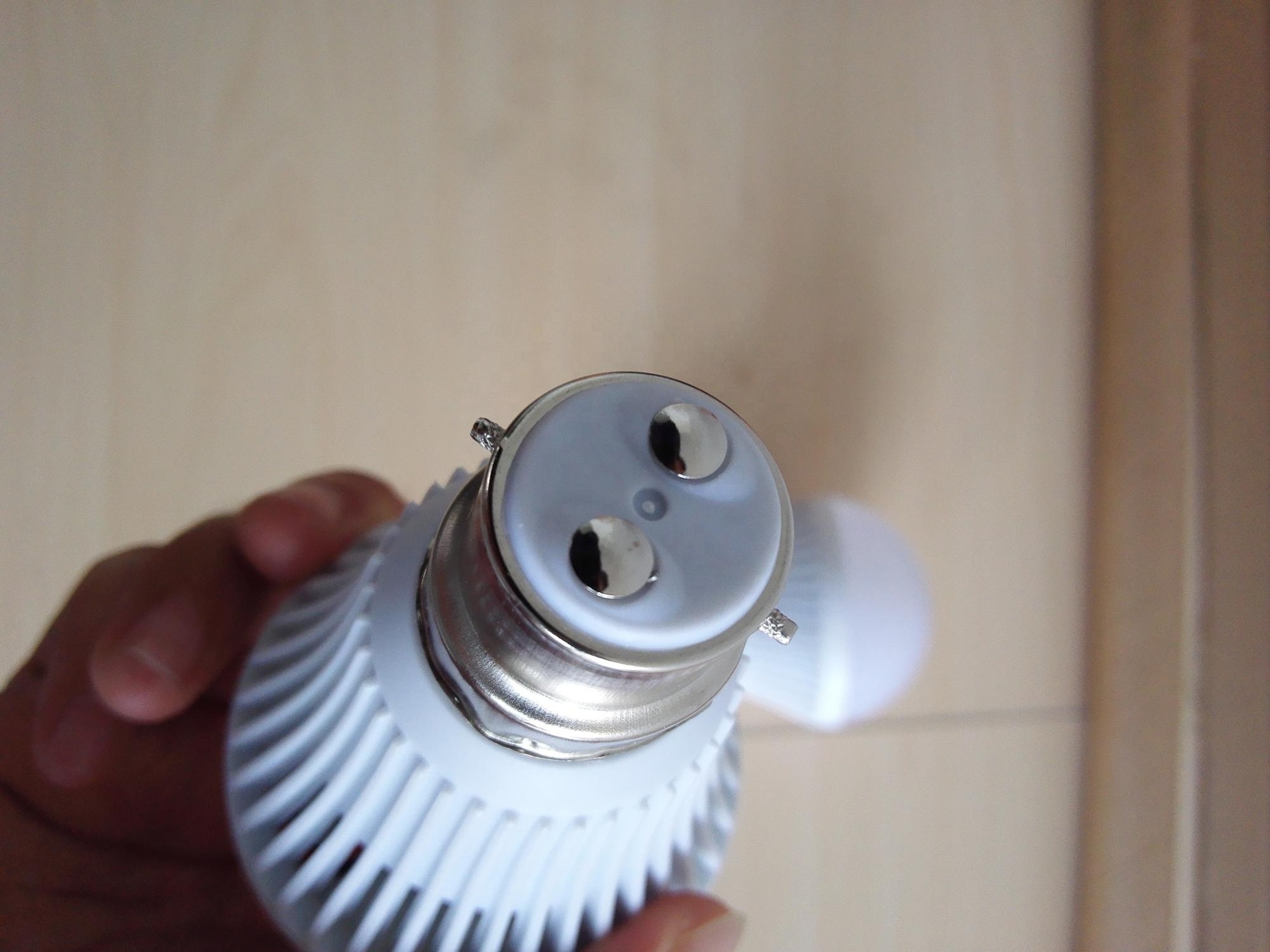 Energy saving 7W LED rechargeable emergency light with led remote ...