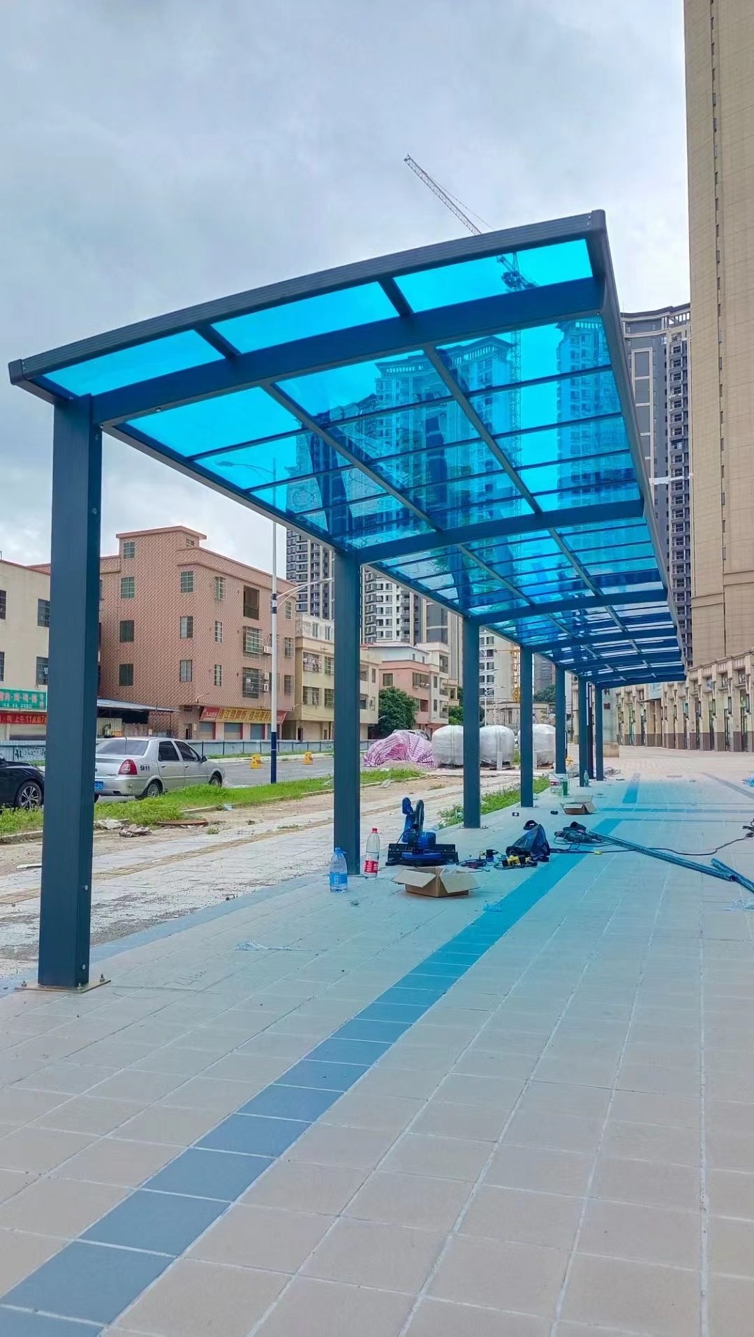 Customized outdoor bus station Aluminium frame polycarbonate roof ...