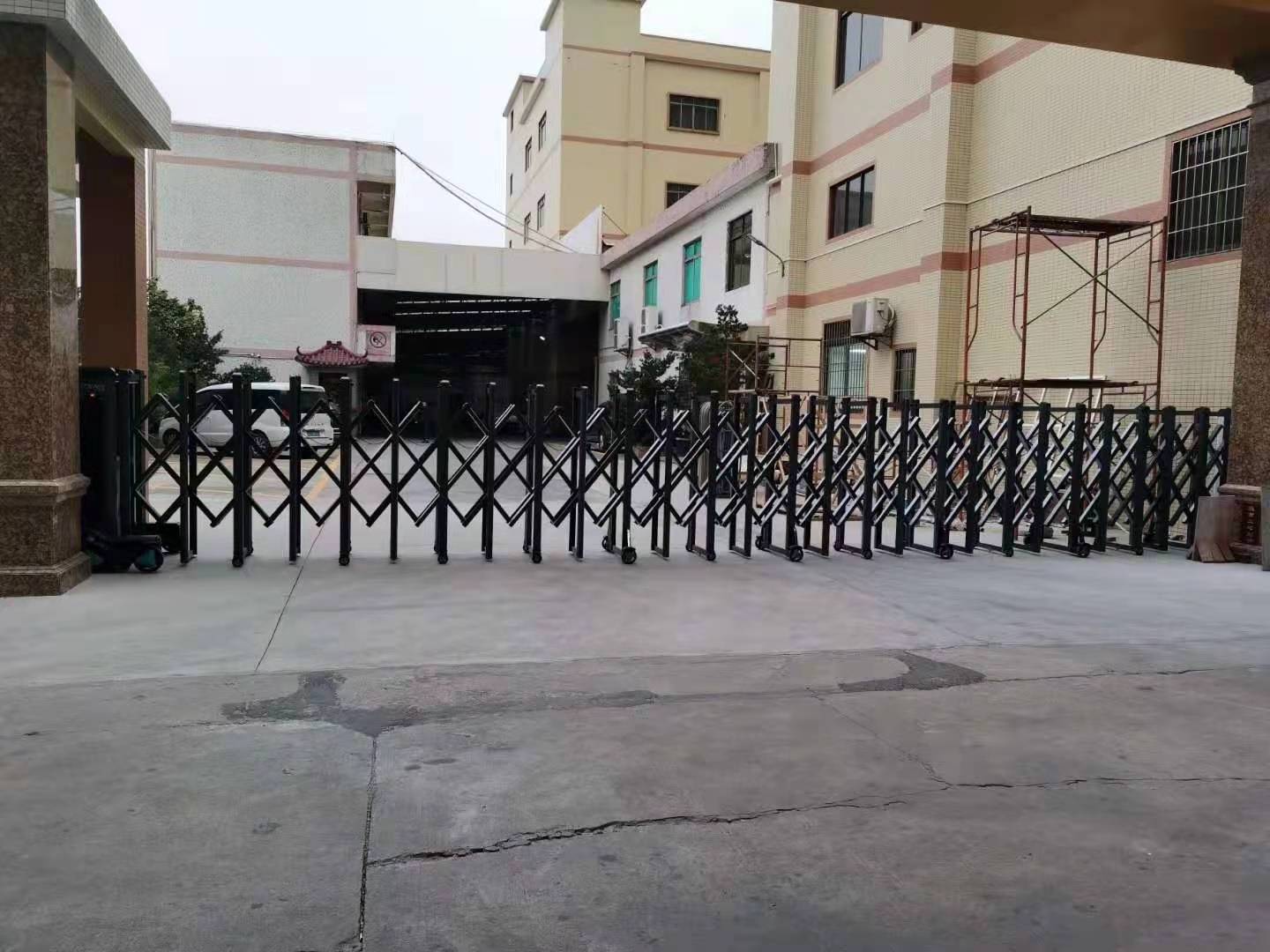 Front Entrance Gate Aluminum Alloy Trackless Retractable Barrier Gate ...