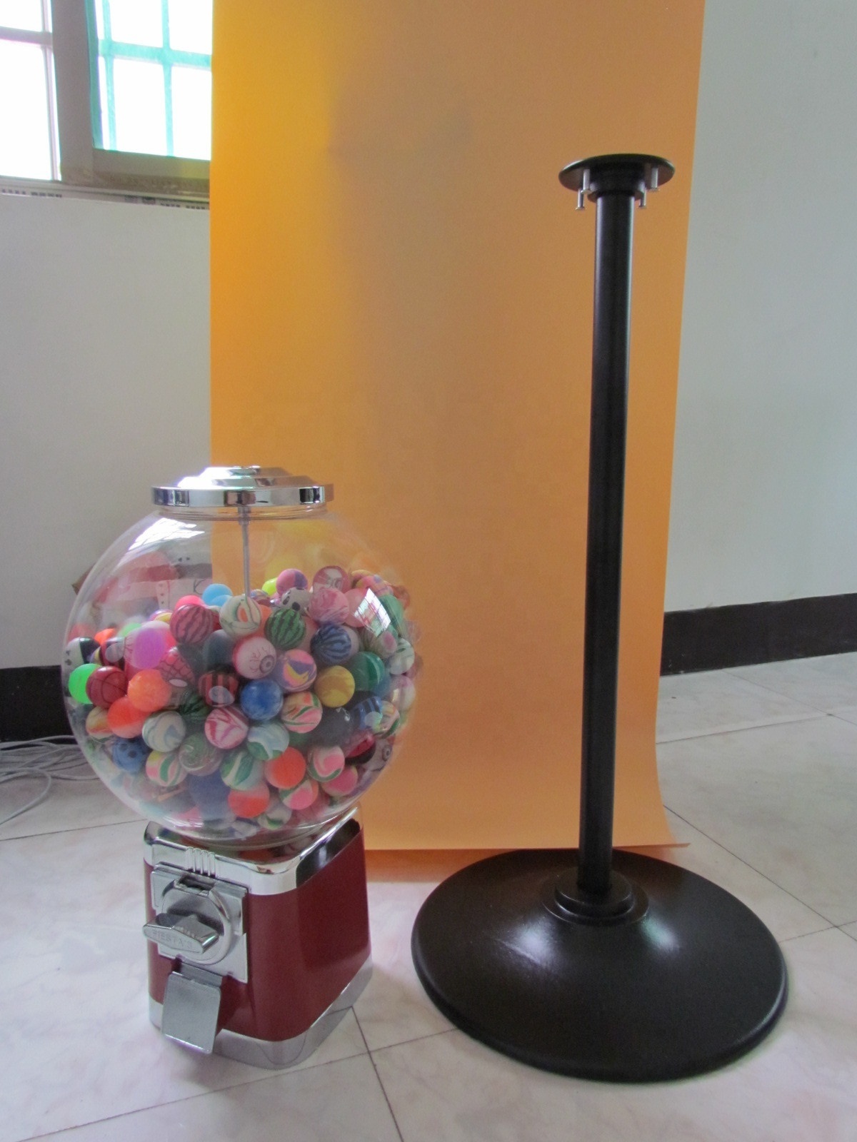 Toy Egg Vending Machine Capsule Balls Coin Operated Gashapon Gumball ...