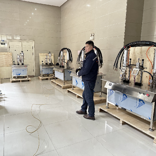 Startup Portable butane gas cartridge refill machine aerosol filling ...