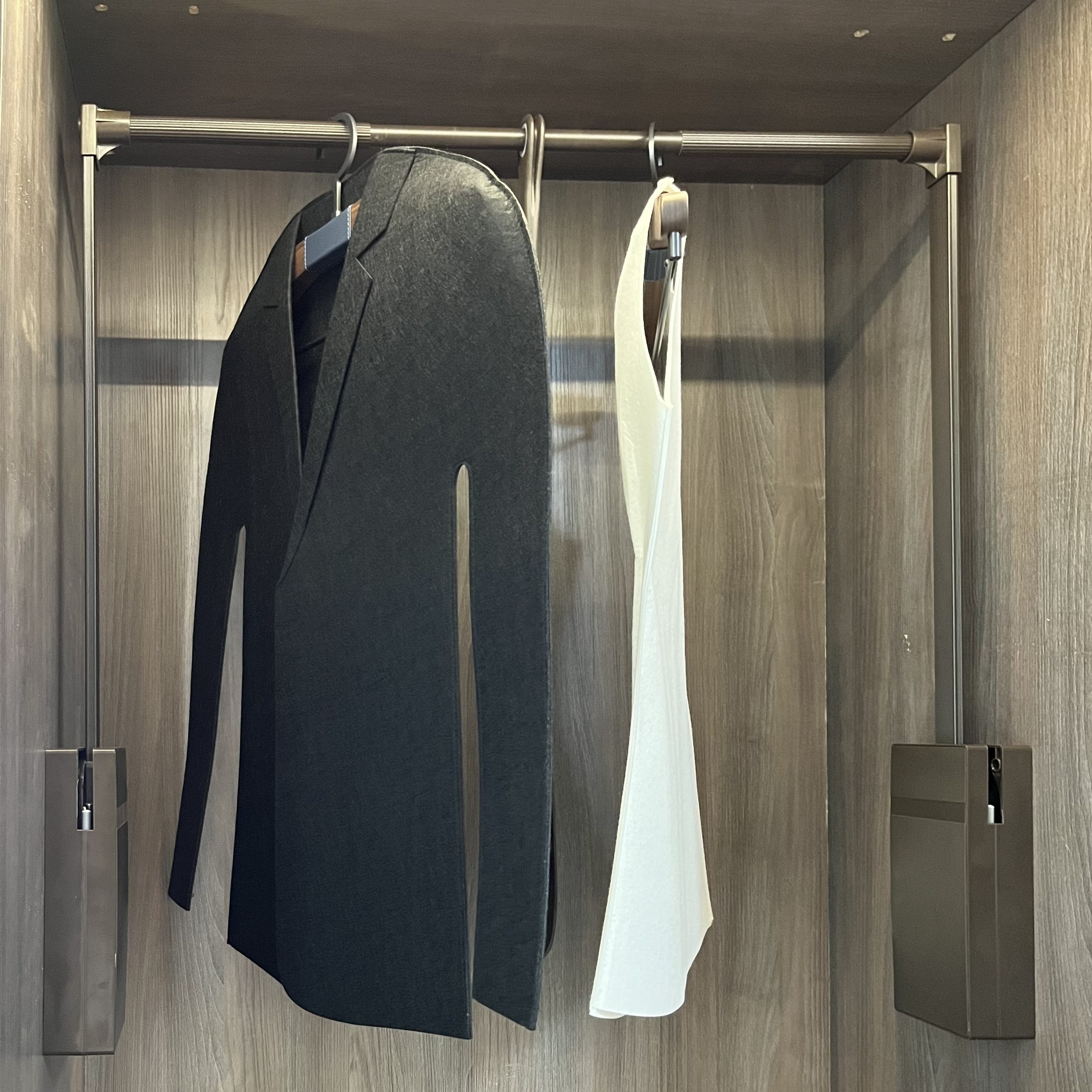 Pull Down Wardrobe Lift With Soft Closing For Cabinet Wardrobe ...