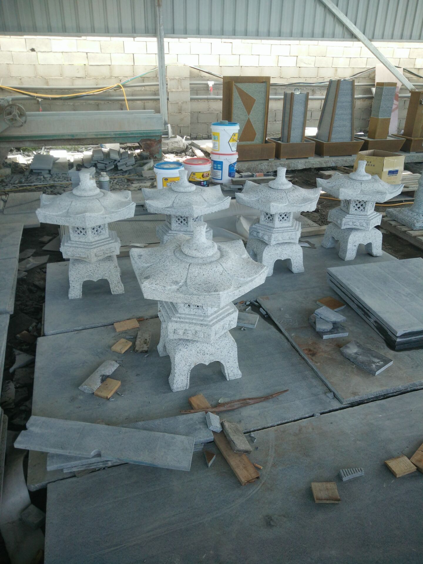 Hand Carved Yukimi White Granite Japanese Lantern for Outdoor Courtyard ...