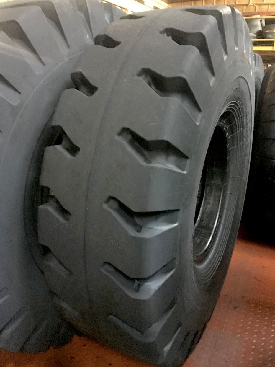 Port Forklift Truck Tyres Bias Tires for Reach Stackers Heavy Duty Port ...
