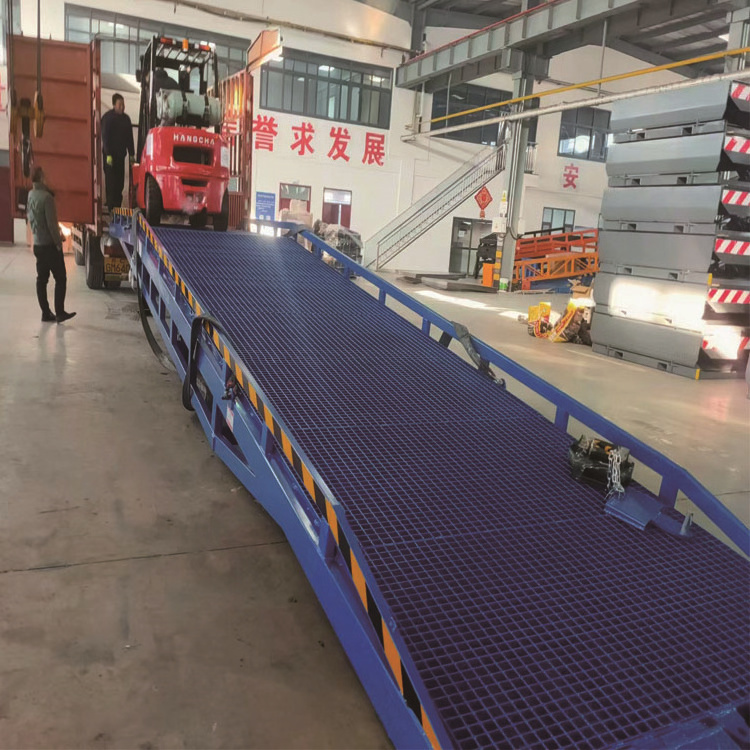 Loading dock forklift ramp Movable portable loading dock Mobile ...
