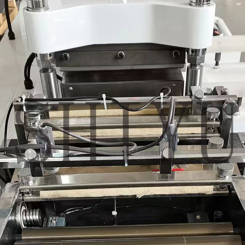 Roller die cutting slitting rewinding machine Paper Folding punching ...