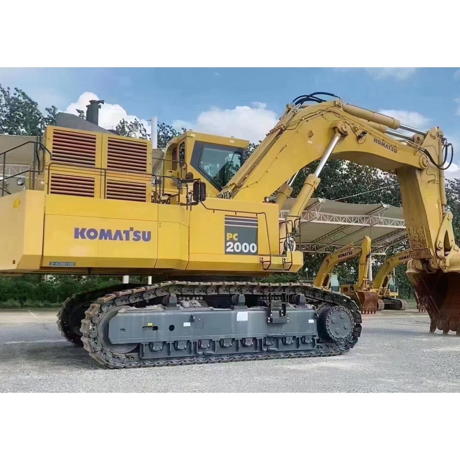 Mine version of large excavator Komatsu 2000 Large excavator backhoe ...