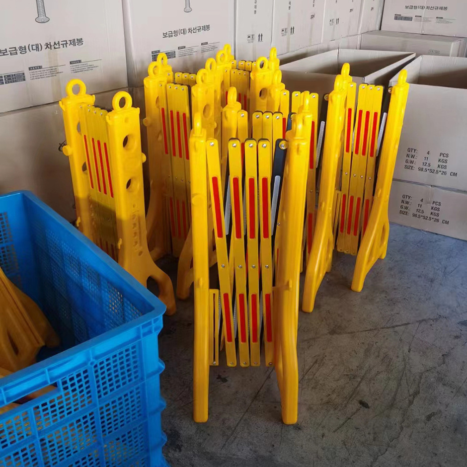 Plastic Expandable Safety Barrier Barricade Telescopic Guardrail ...