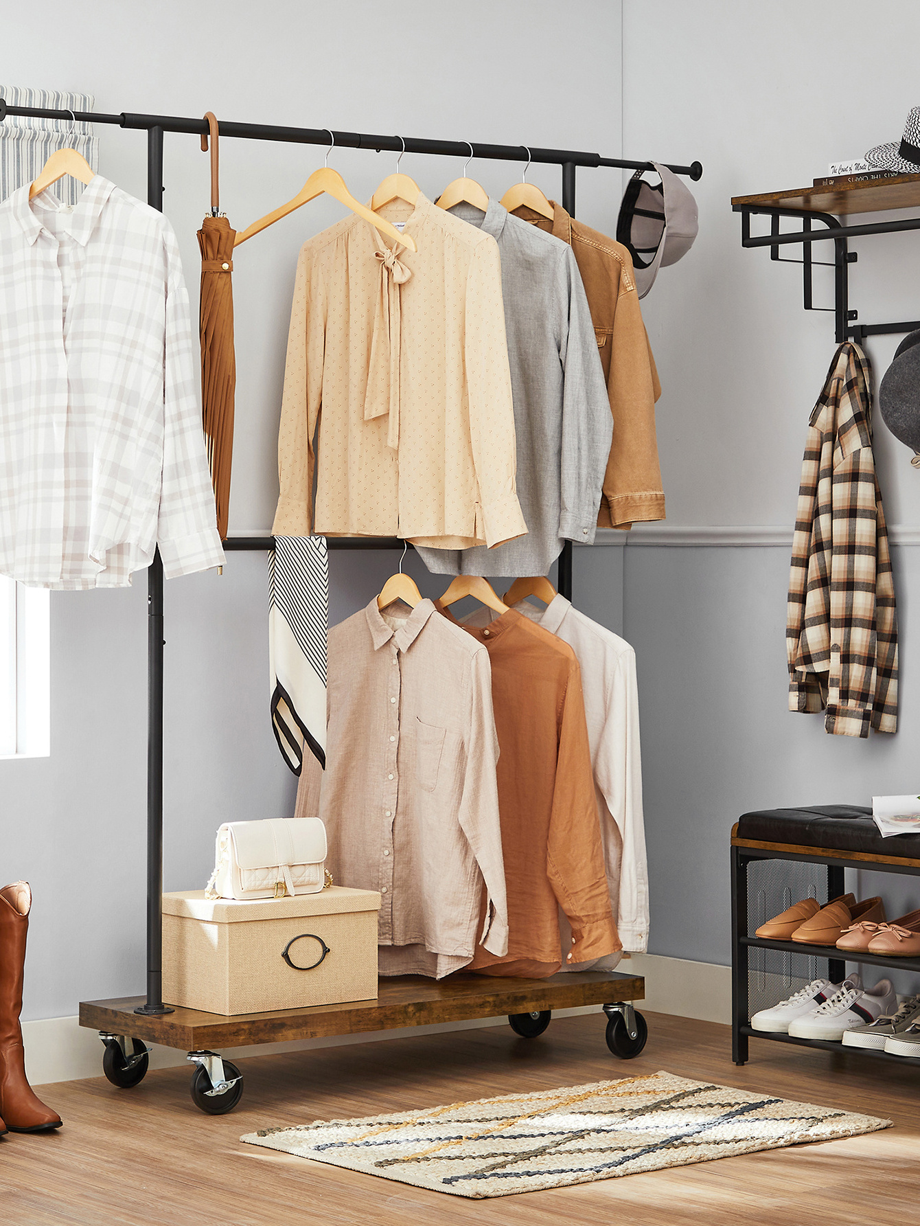 VASAGLE Industrial Style Clothes Rack on Wheels Garment Rack Expandable ...