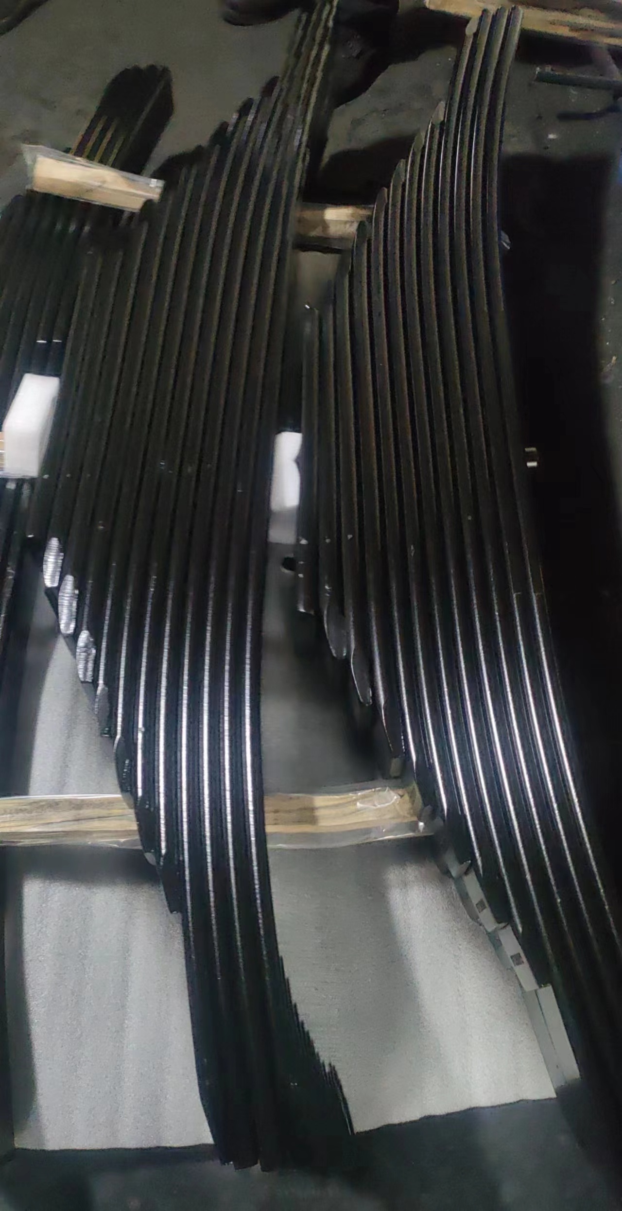 Heavy Duty Trailer Truck Parts Leaf Spring For Trailer Suspension ...