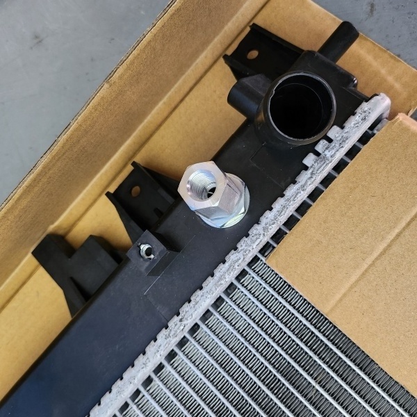 1640021180 1640021240 Engine Cooling System Radiator Water Tank for ...